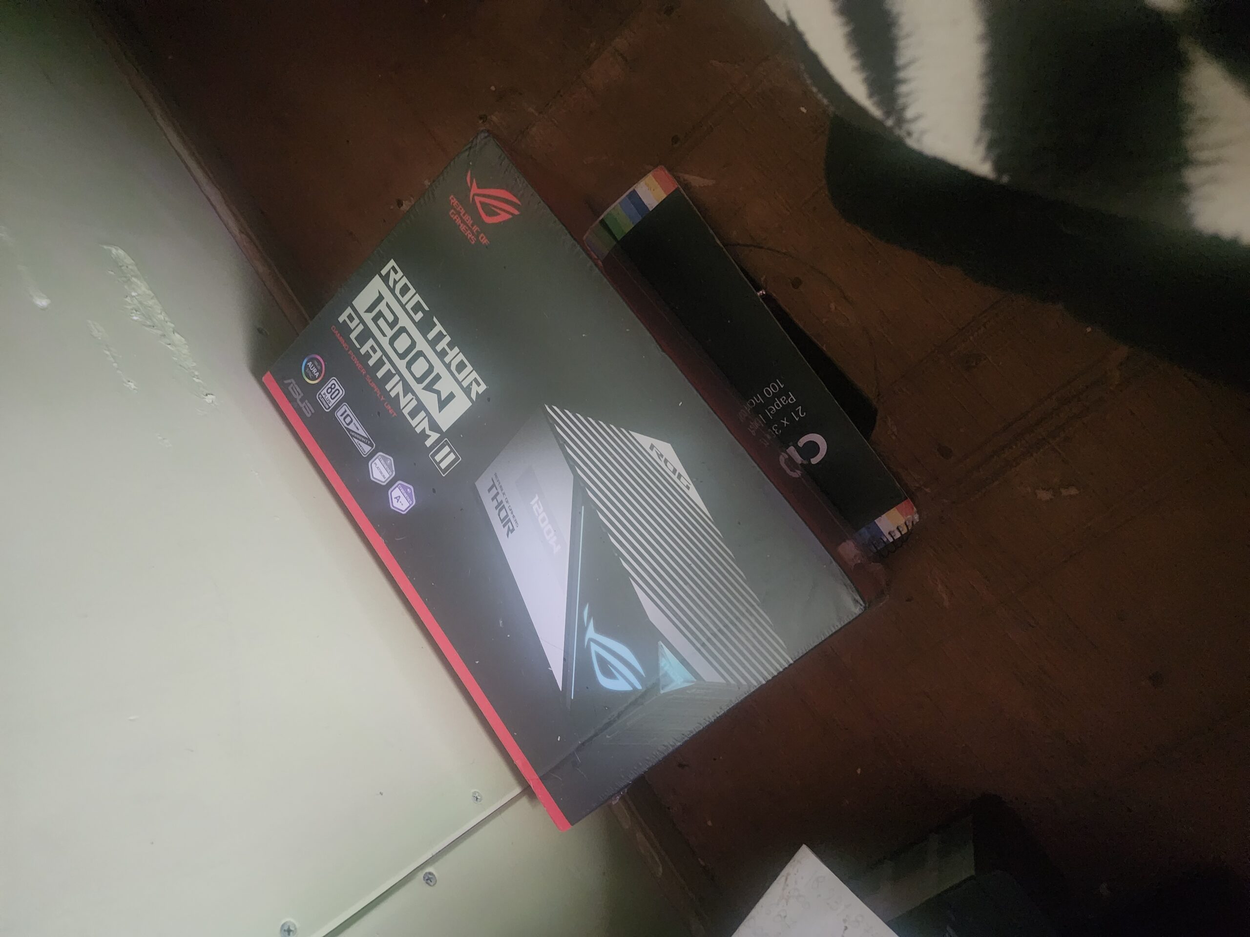 Fuente de Poder Asus Rog THOR 1200W Platinum II, LCD OLED – SIPO